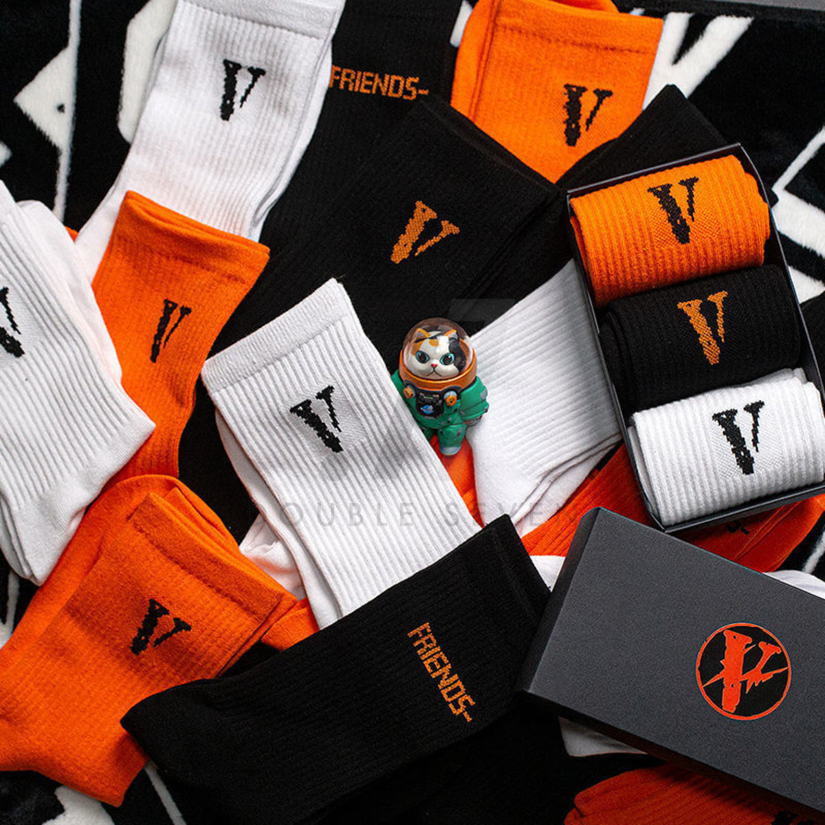 VLONE Unisex Long Socks – Double 7 Official